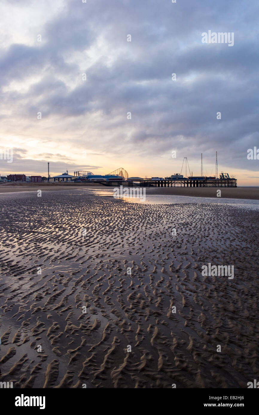 Blackpool, UK. 25th Nov, 2014. UK Weather: A cold start to the day in ...