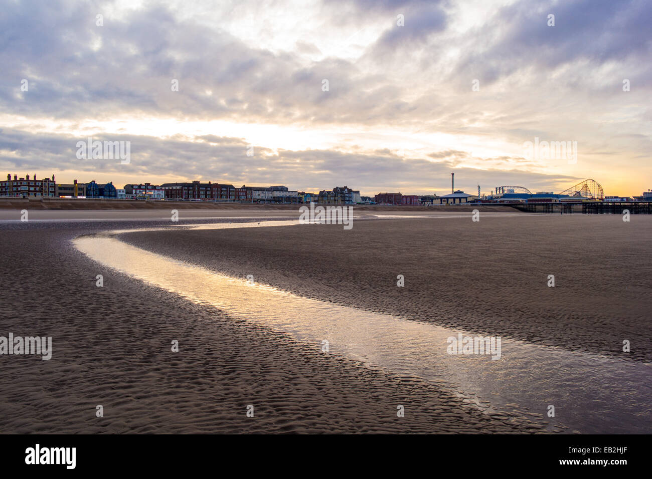 Blackpool, UK. 25th Nov, 2014. UK Weather: A cold start to the day in ...
