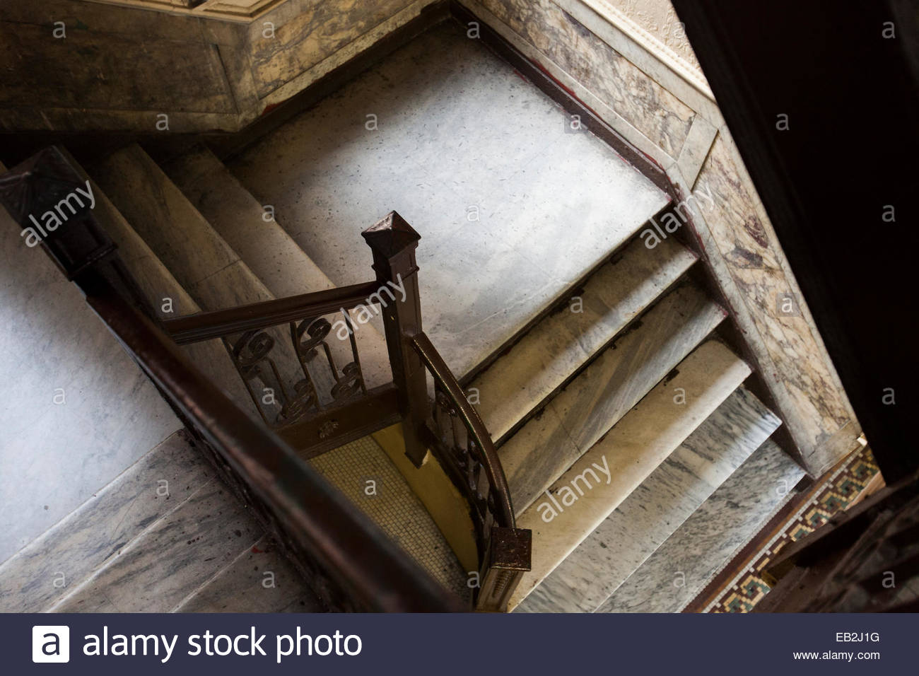 Old Stairwell Apartment Building Stock Photos & Old Stairwell Apartment ...