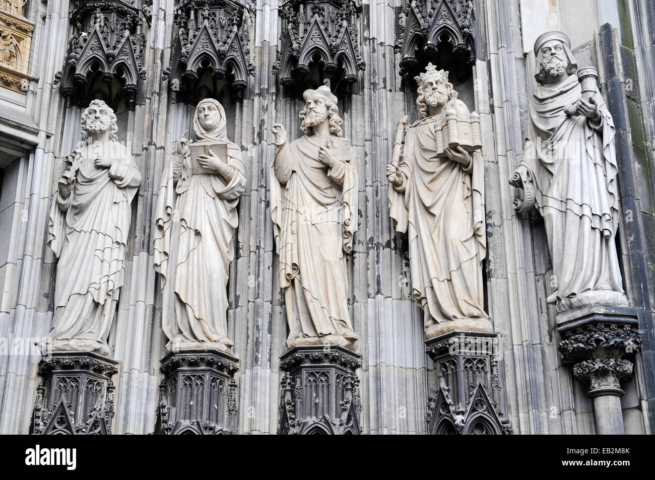 Statues at the entrance portal, Cologne Cathedral, Cologne, Rhineland ...
