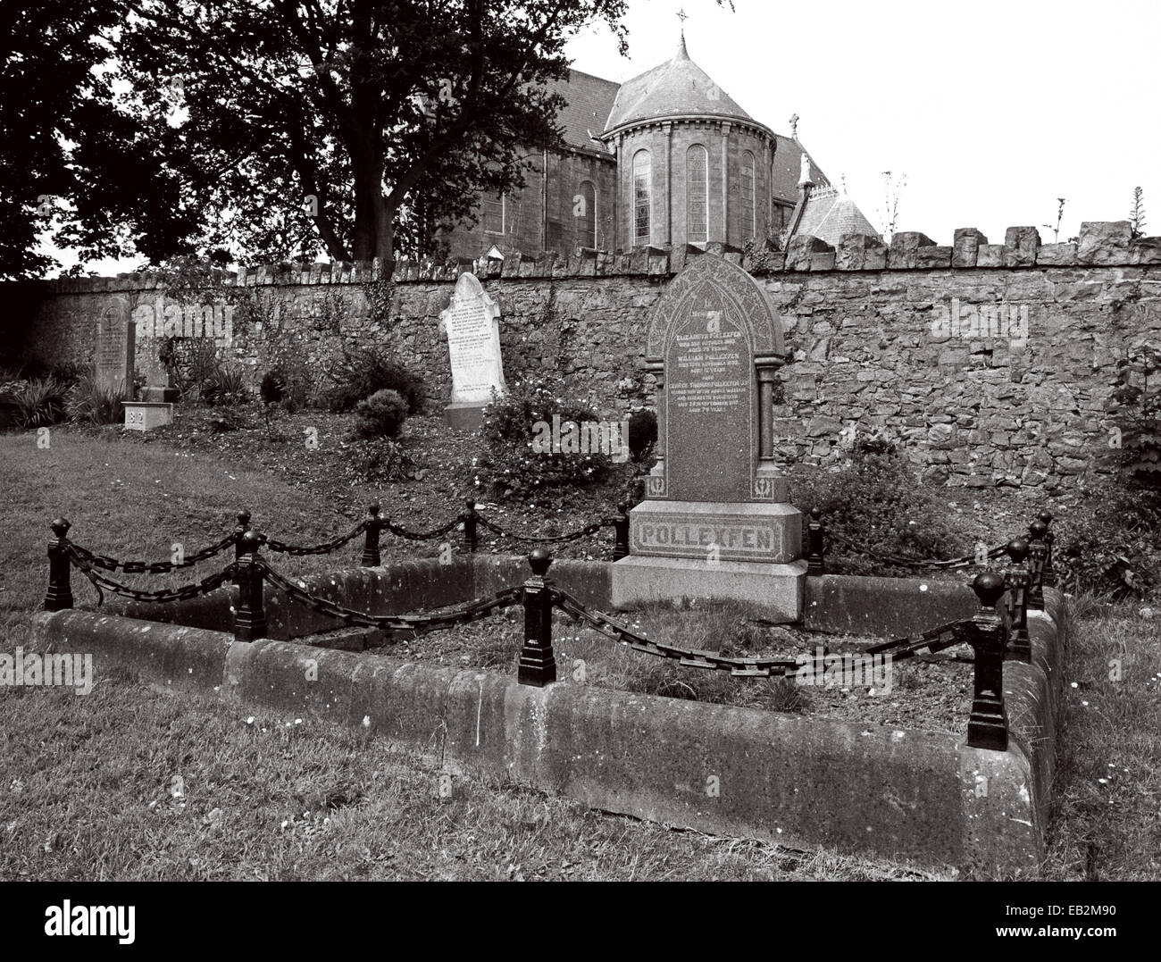THE POLLEXFEN FAMILY TOMB, SLIGO, IRELAND. THE POLLEXFEN WERE RELATIVES ...