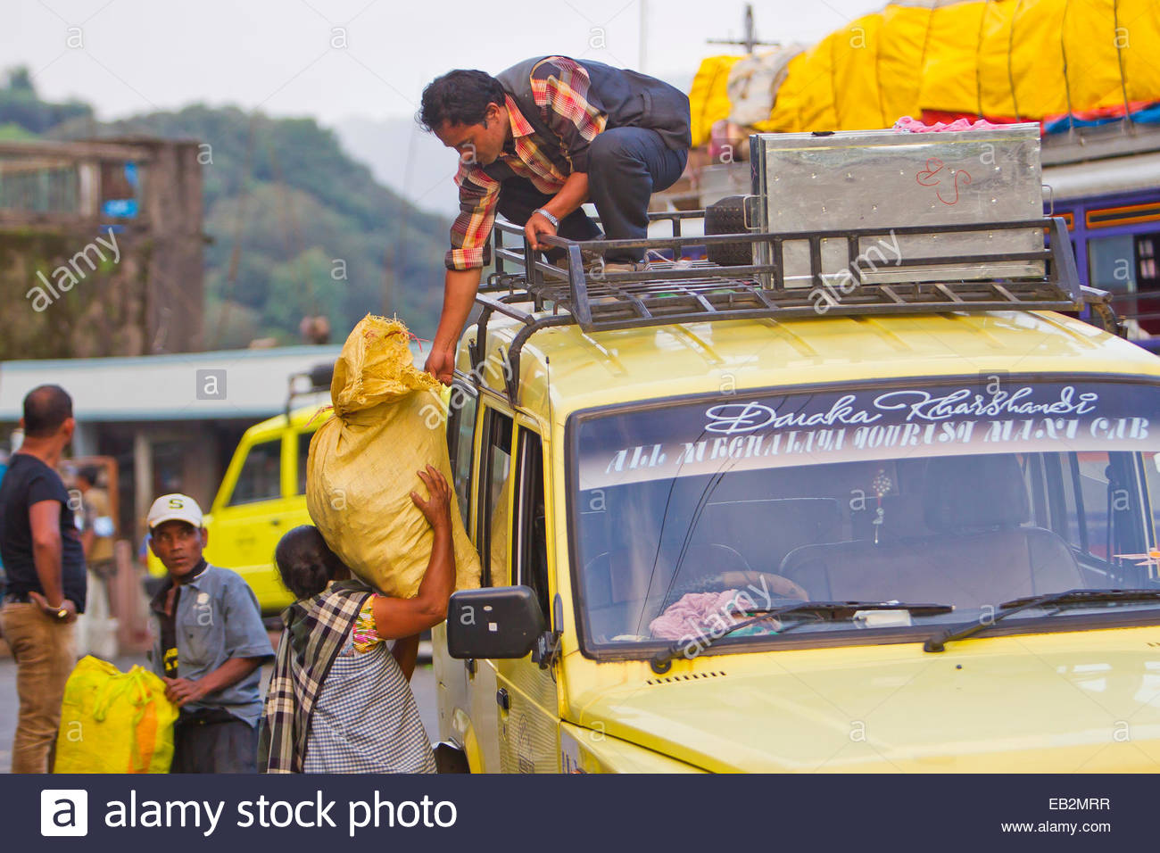 Truck Carrying Trucks Stock Photos & Truck Carrying Trucks Stock Images ...