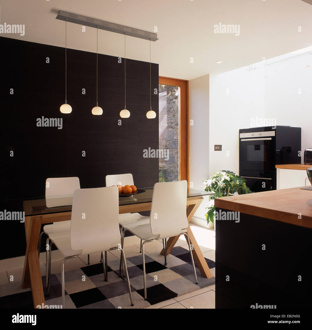 Modern kitchen and dining table hi-res stock photography and images - Alamy