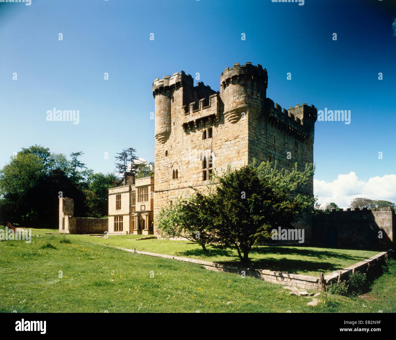 Castellated mansion house hi-res stock photography and images - Alamy