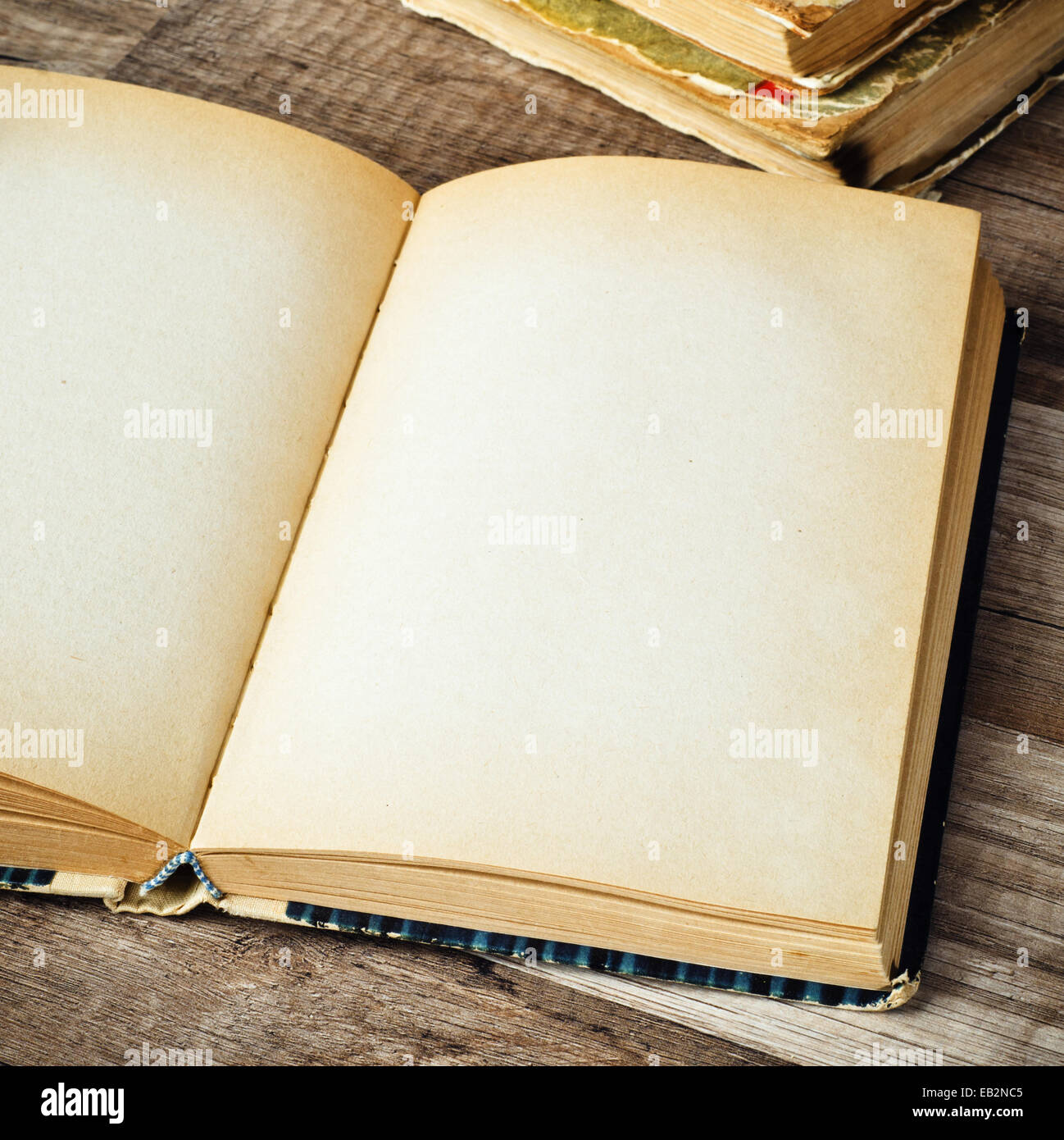 Open old book hi-res stock photography and images - Alamy