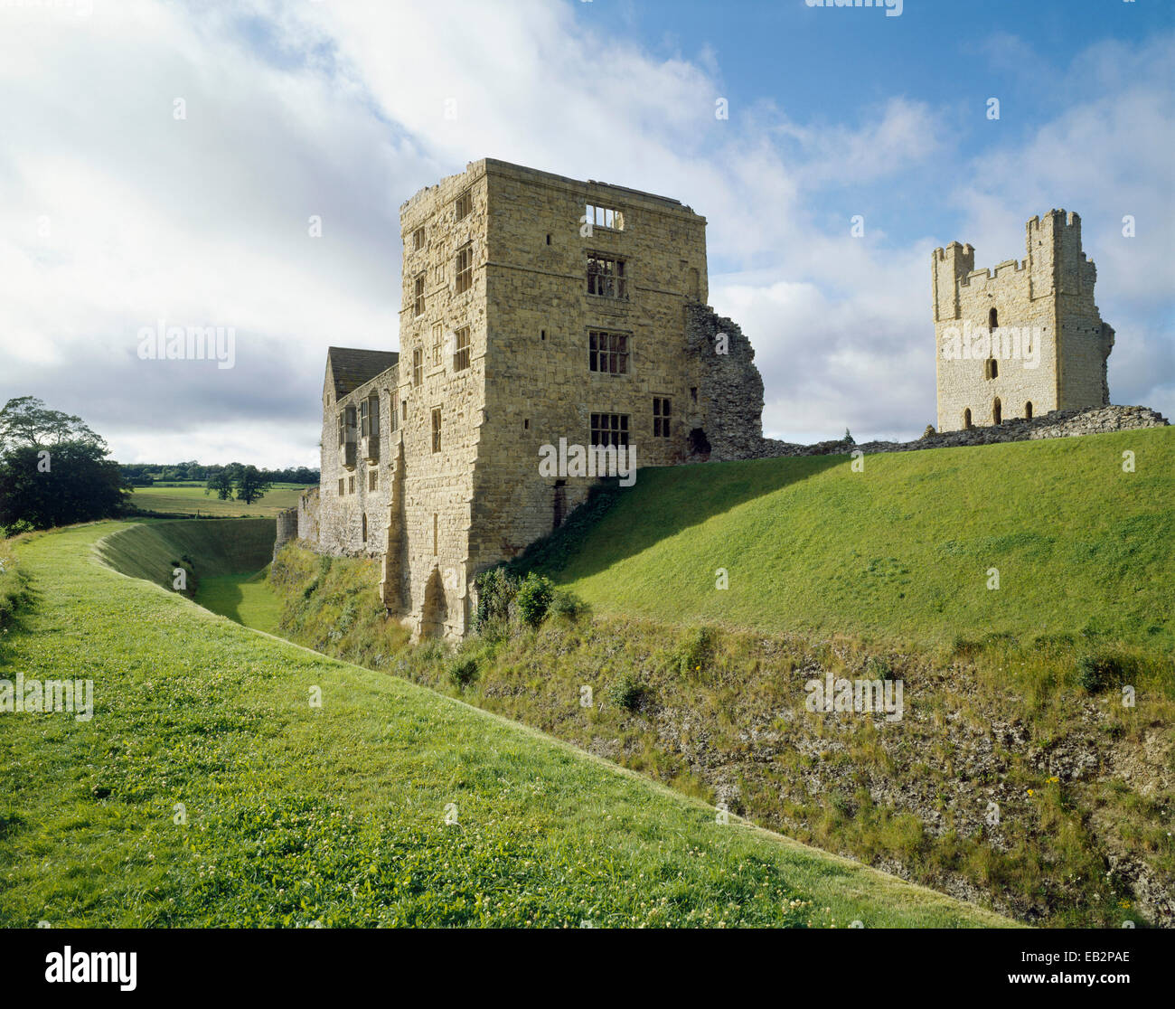 Medieval earthwork castle hi-res stock photography and images - Alamy