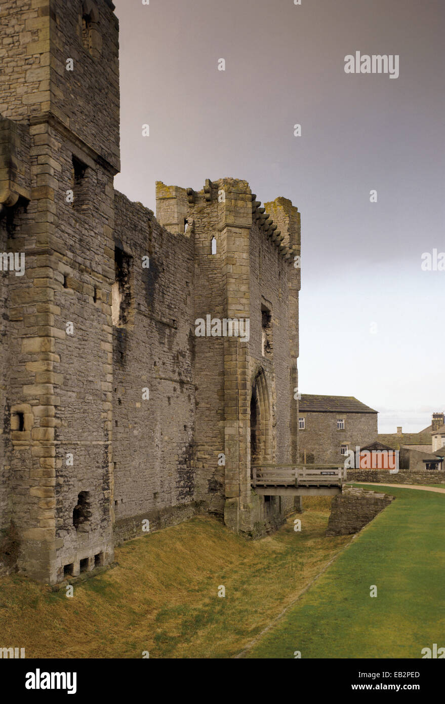 Gatehouse and moat, Middleham Castle, North Yorkshire, UK Stock Photo ...