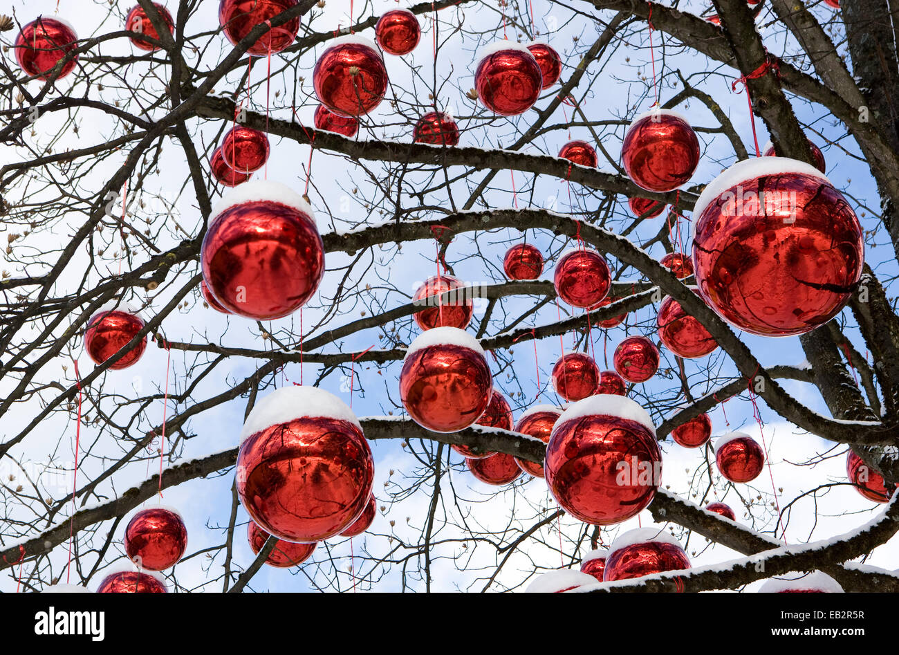 Snowy balls hi-res stock photography and images - Alamy