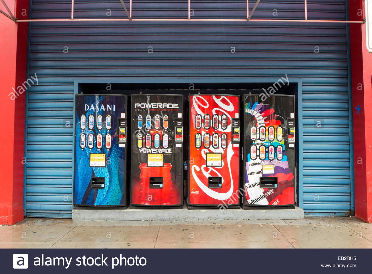 Coca Cola Vending Machine Usa Stock Photos & Coca Cola Vending Machine ...