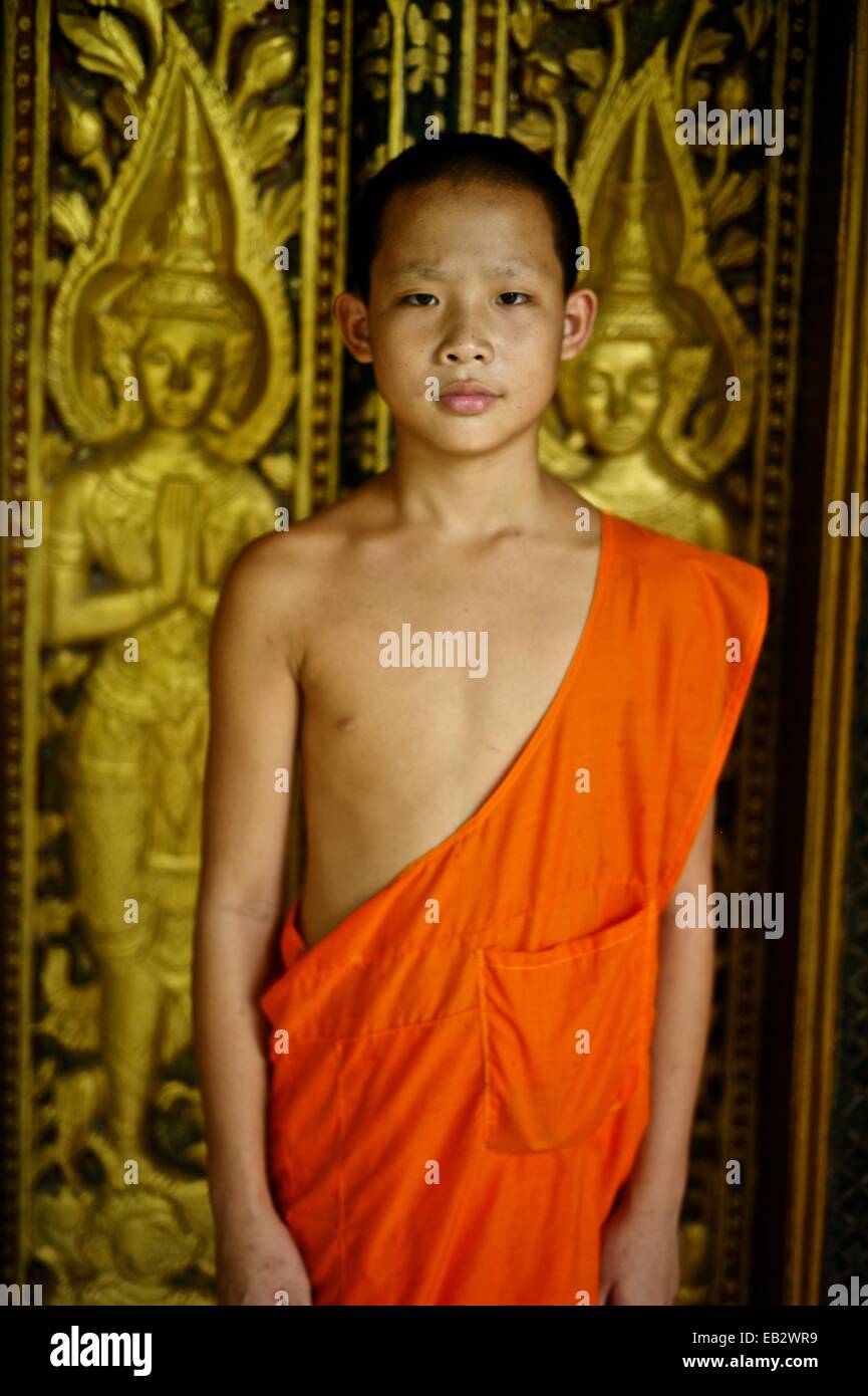 Novice monk by door of temple hi-res stock photography and images - Alamy