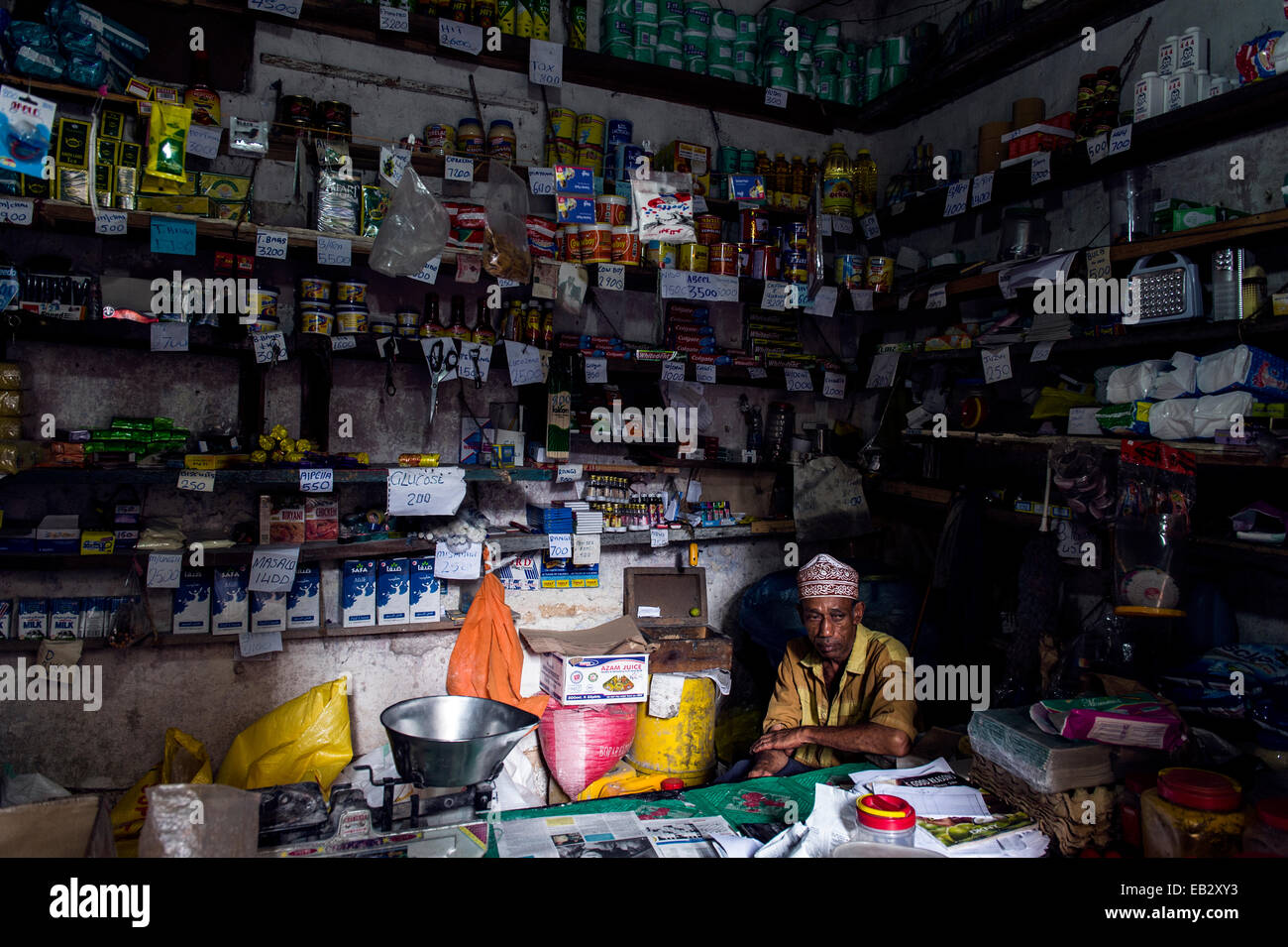 General store products hi-res stock photography and images - Alamy