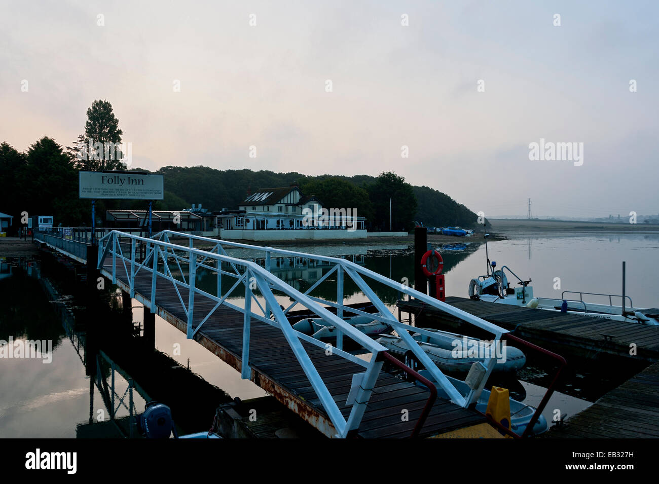 Yacht mooring pontoon at the "Folly Inn" River Medina Isle of Wight ...