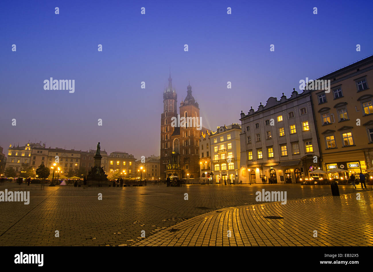 Market square in Cracow at night Stock Photo - Alamy