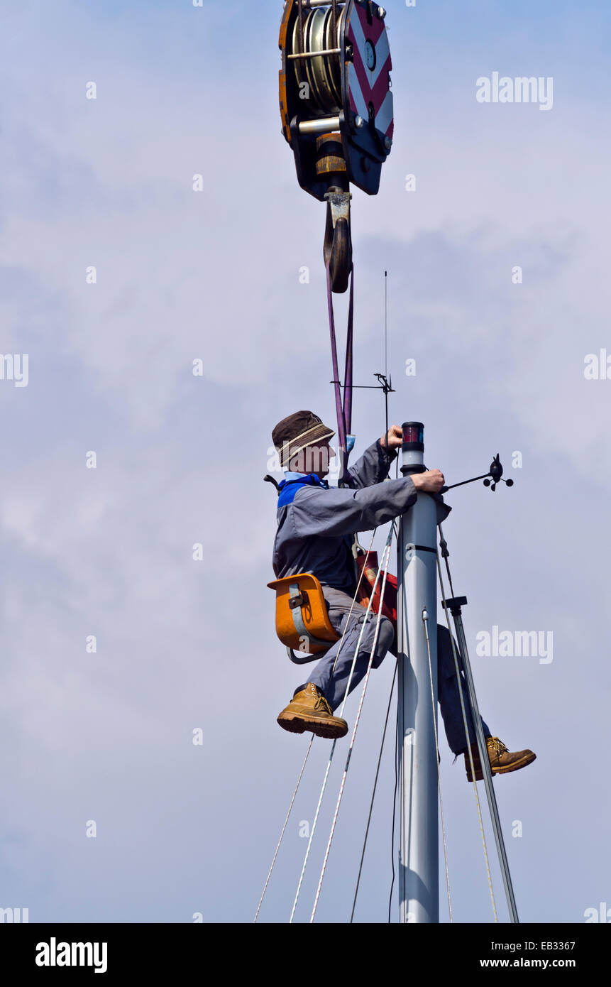 Bosuns chair hi-res stock photography and images - Alamy