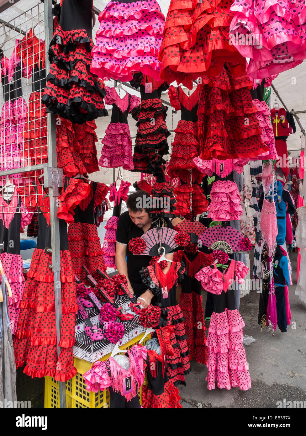 Traditional spanish dress hi-res stock photography and images - Alamy