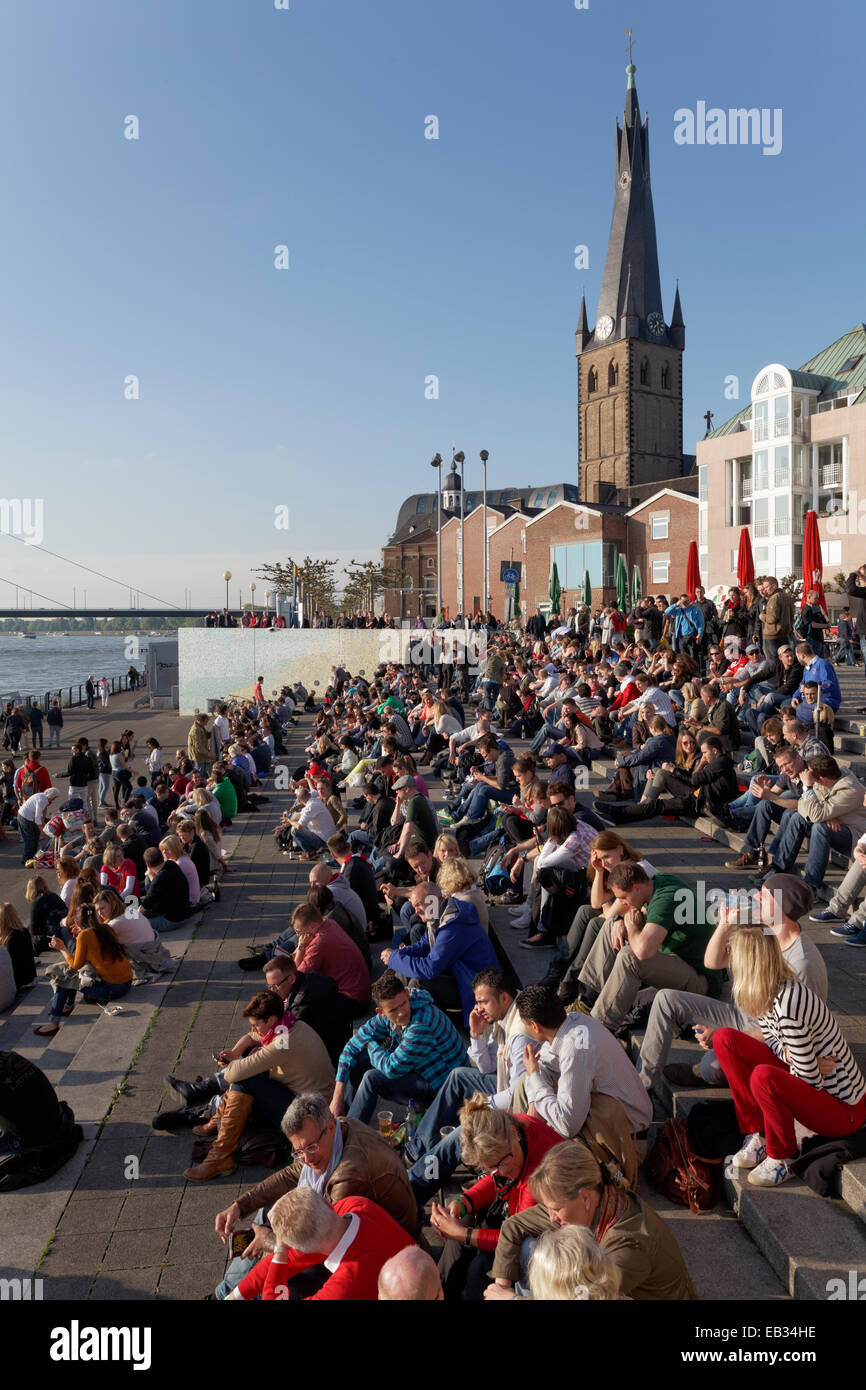Crowd people sitting on steps hi-res stock photography and images - Alamy