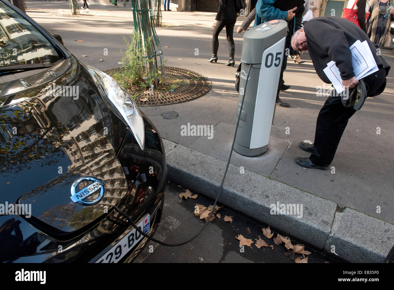 Car paris pollution hi-res stock photography and images - Alamy