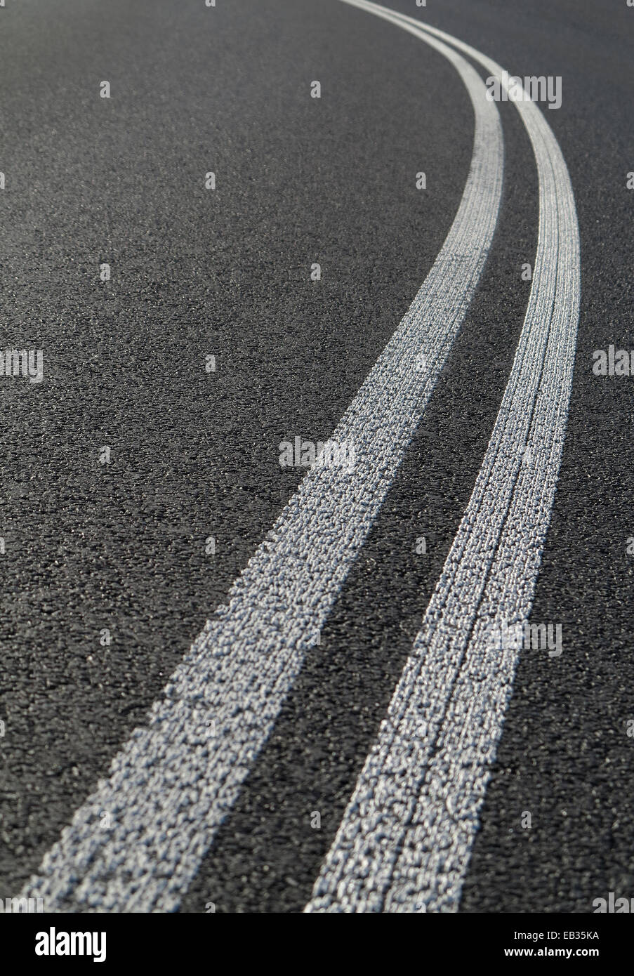 Solid white line on road hi-res stock photography and images - Alamy