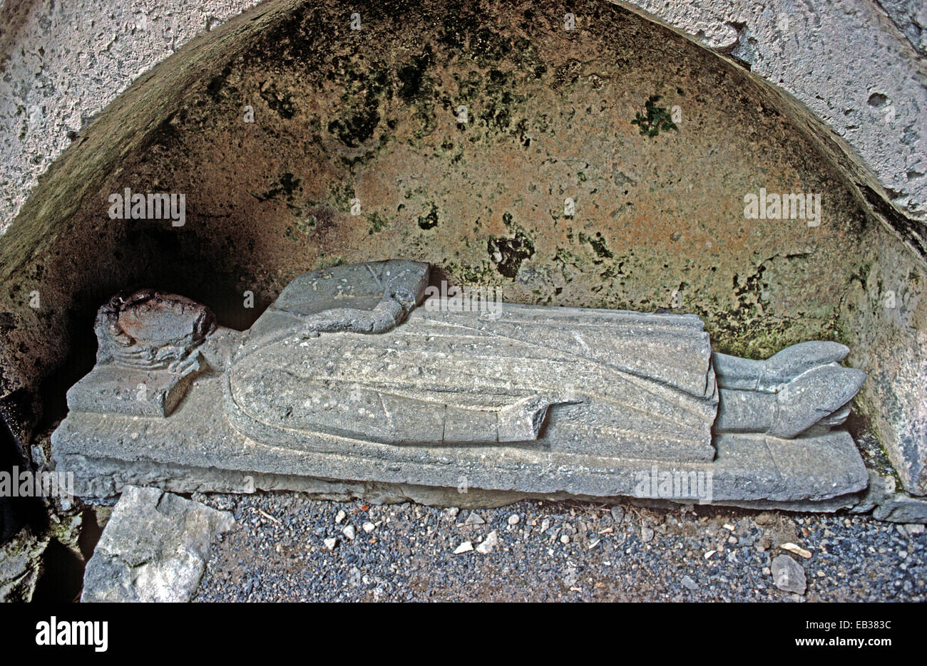 TOMB NICHE AND EFFIGY OF CONOR O'BRIEN, CORCOMROE 13TH CENTURY ...