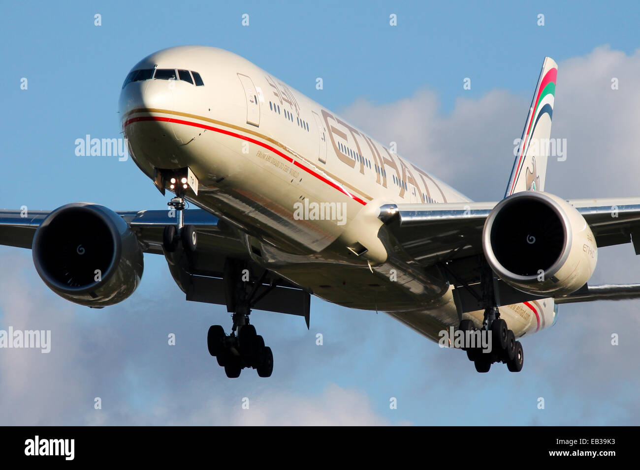 Etihad airways hi-res stock photography and images - Alamy