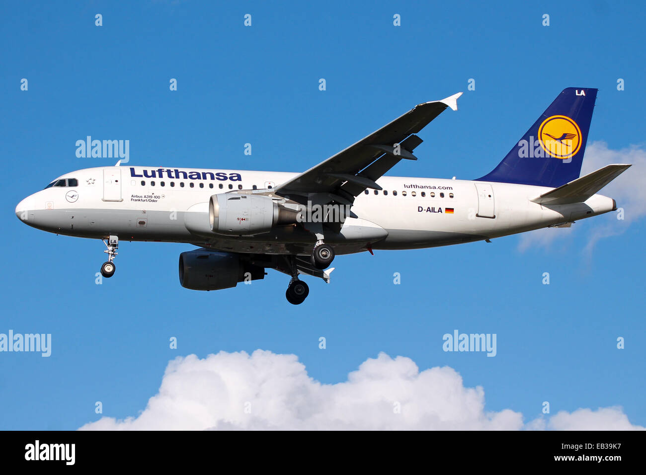 Lufthansa airbus hi-res stock photography and images - Alamy