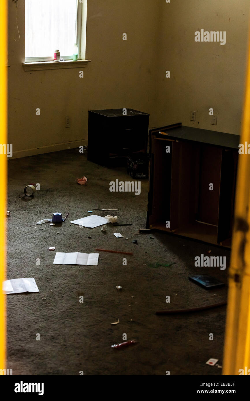A house that drug addicts and their children had occupied and the ...