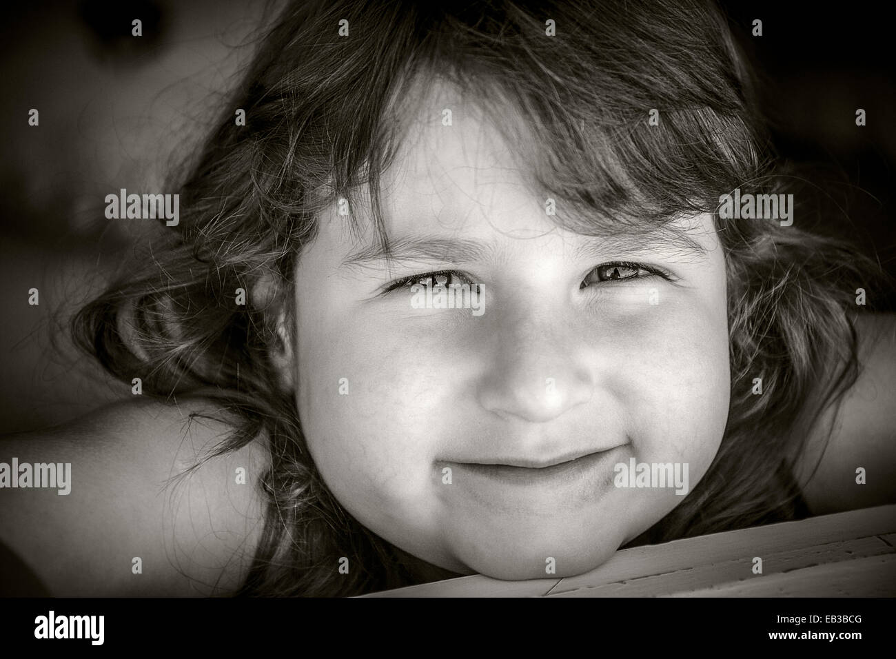 Smiling girl in black and white hi-res stock photography and images - Alamy