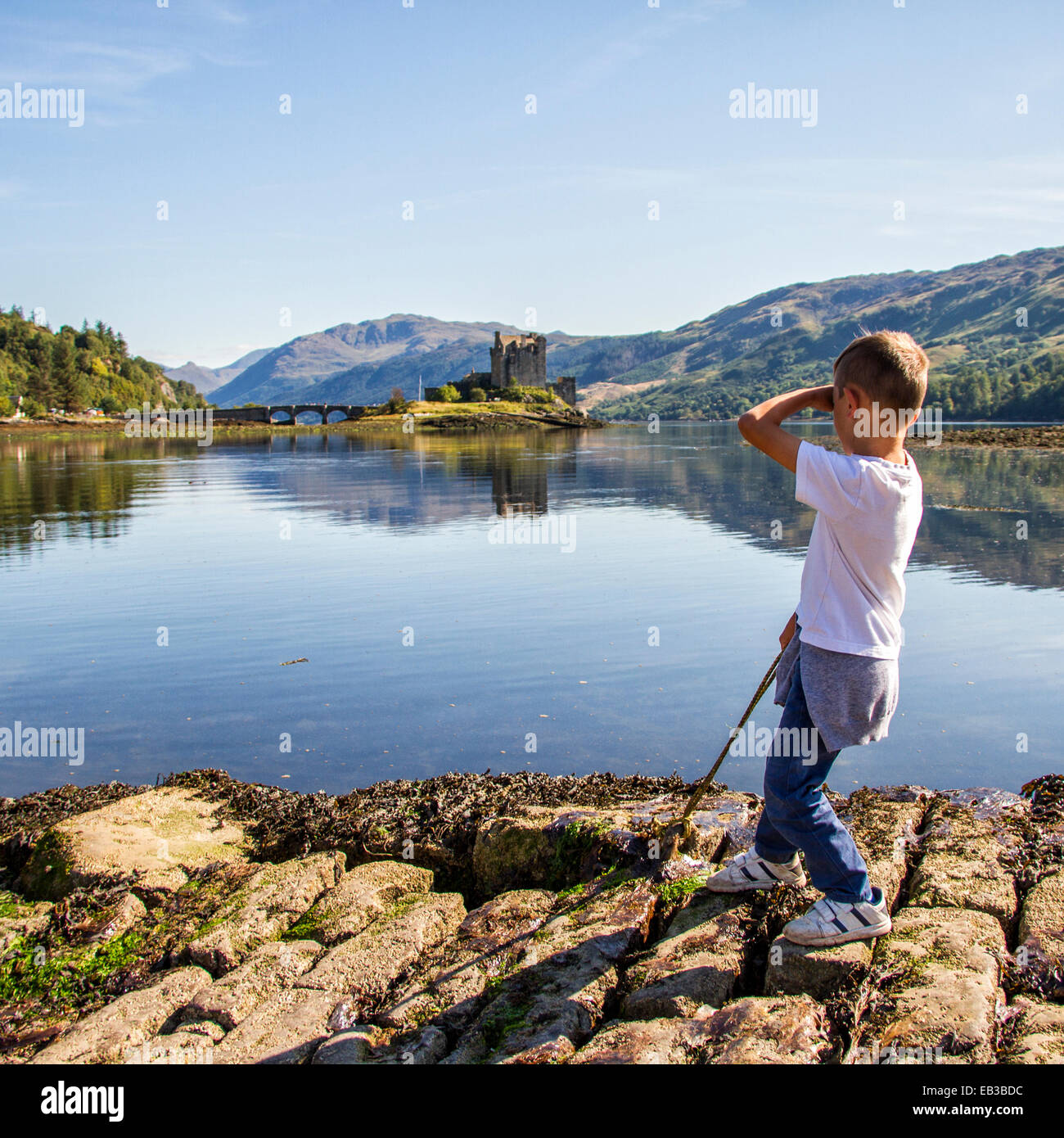 Boy looking at castle hi-res stock photography and images - Alamy