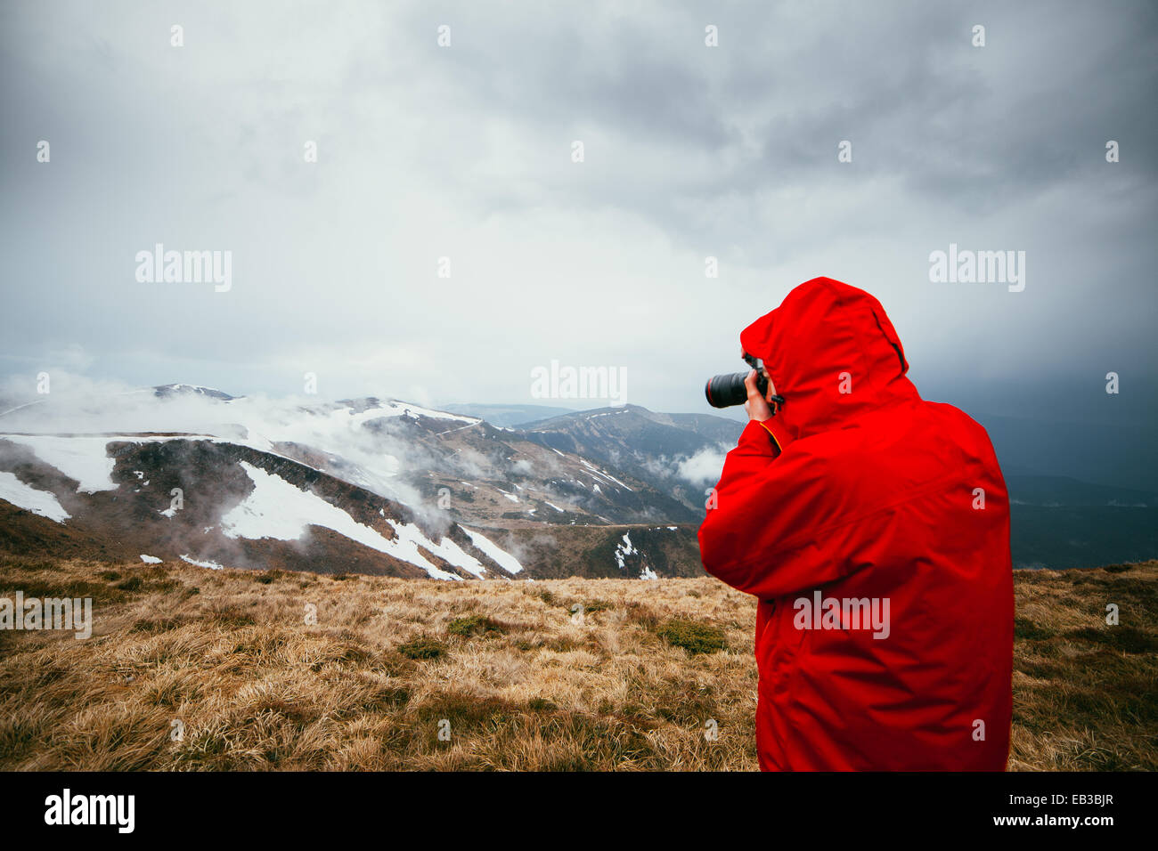 Man photographing landscape Stock Photo - Alamy