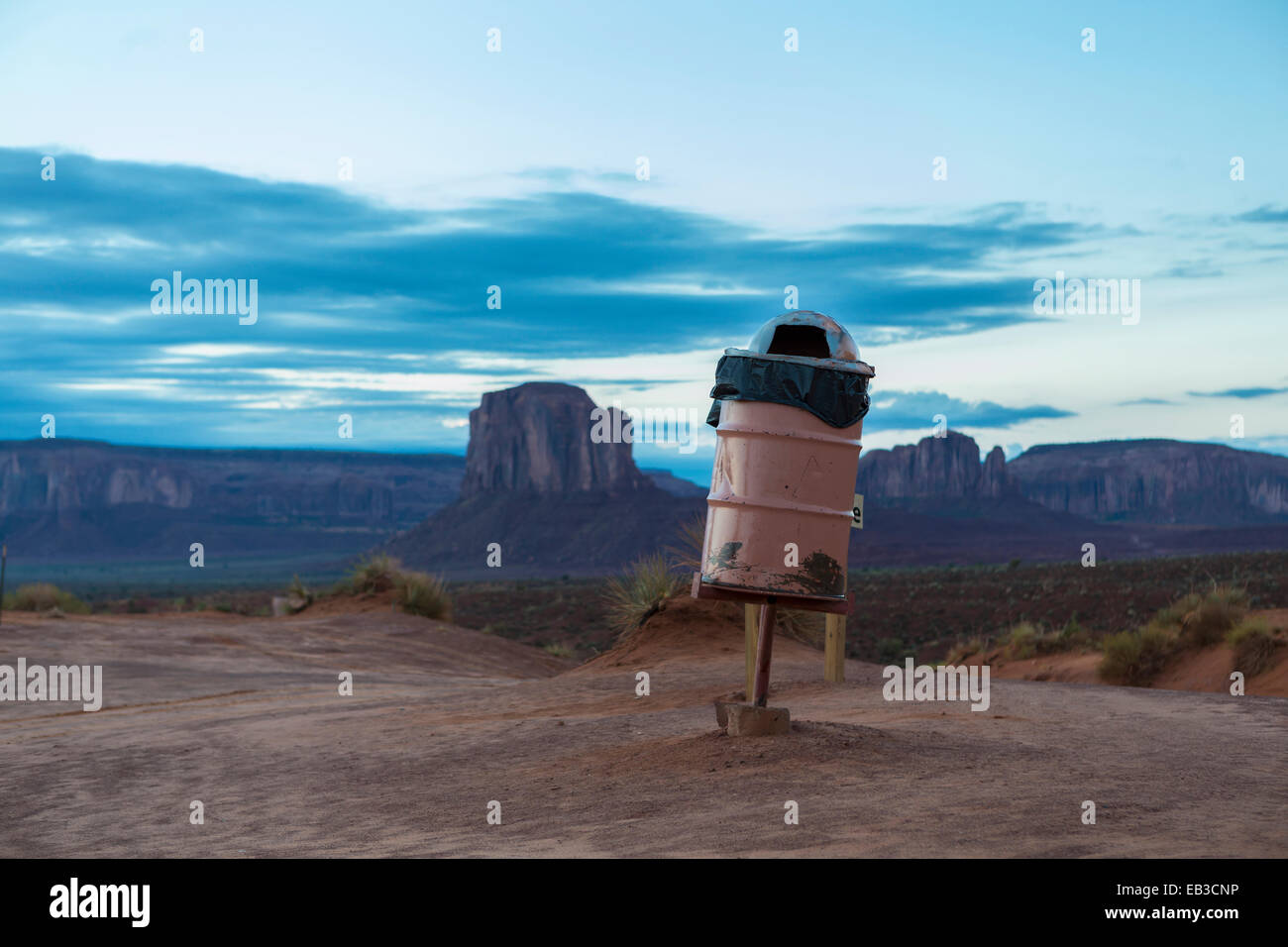 Trash can horizontal hi-res stock photography and images - Alamy