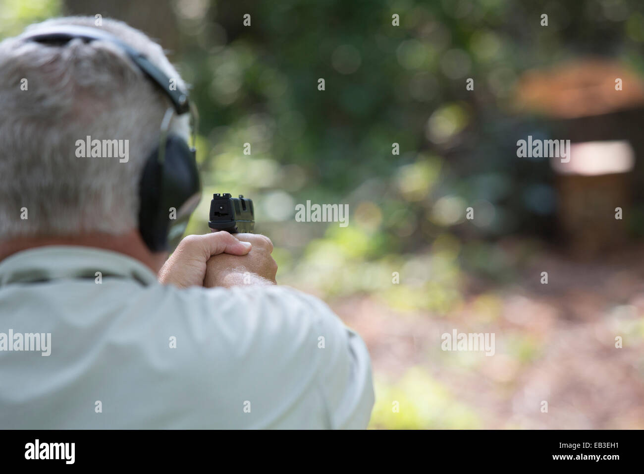Man shooting target gun hi-res stock photography and images - Alamy