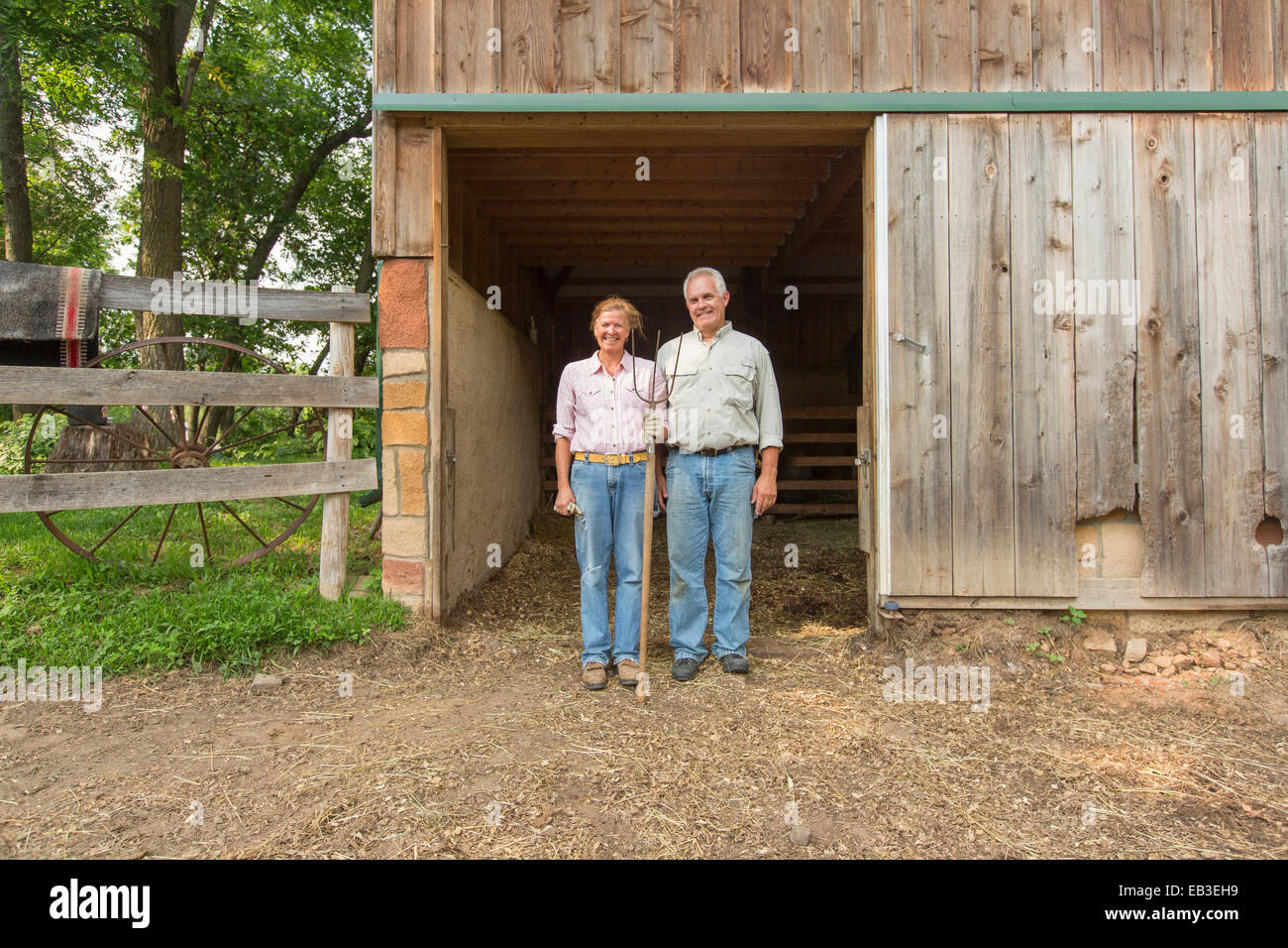 Man woman hay barn hi-res stock photography and images - Alamy