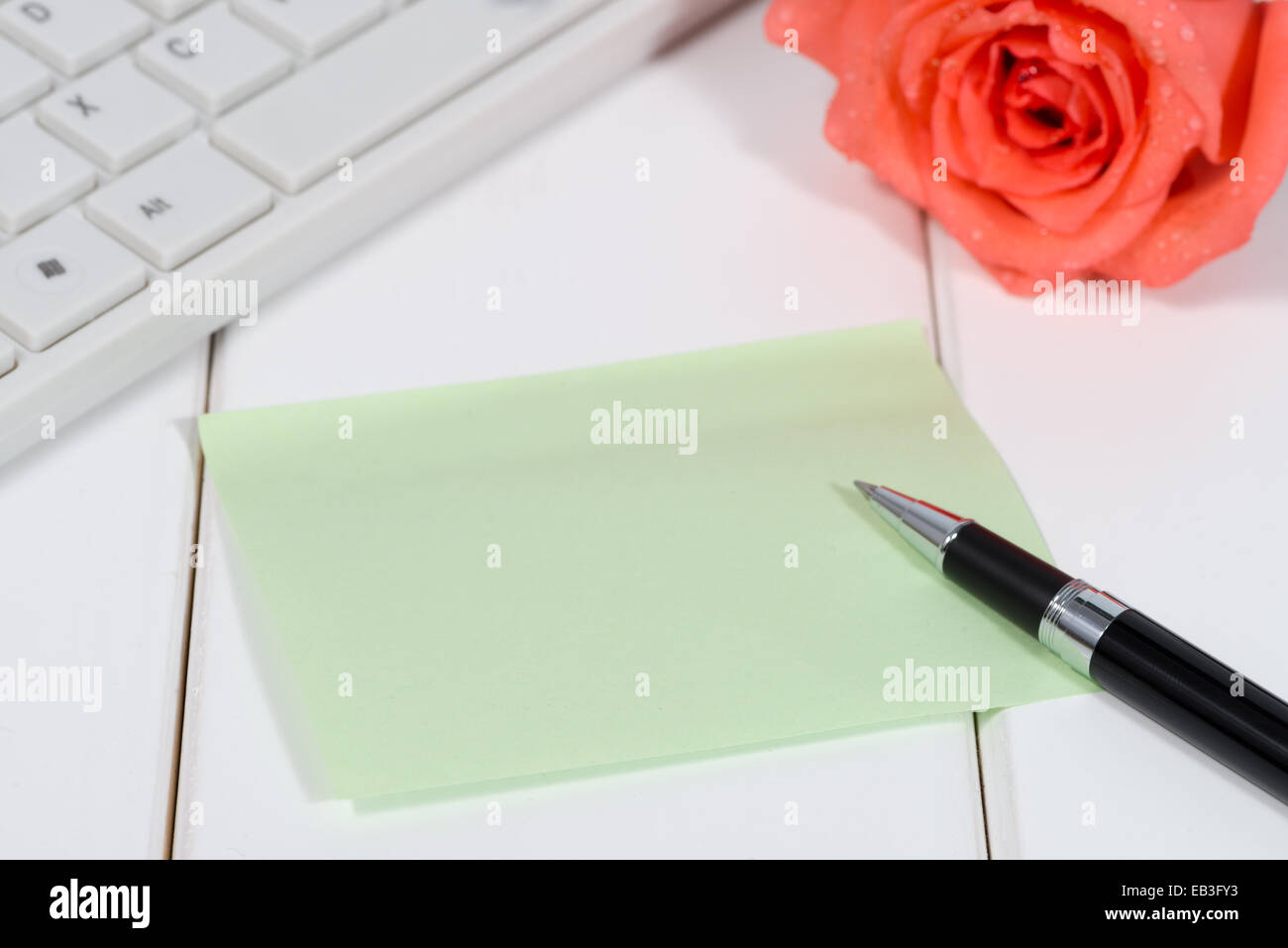 Note paper stick on wood background Stock Photo - Alamy