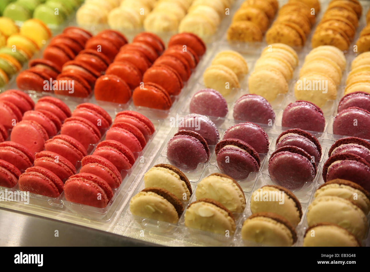 Macaroon shop hi-res stock photography and images - Alamy