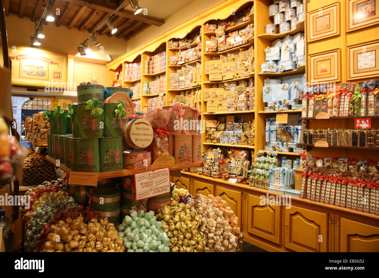 biscuit chocolate snack gift shop interior europe Stock Photo - Alamy