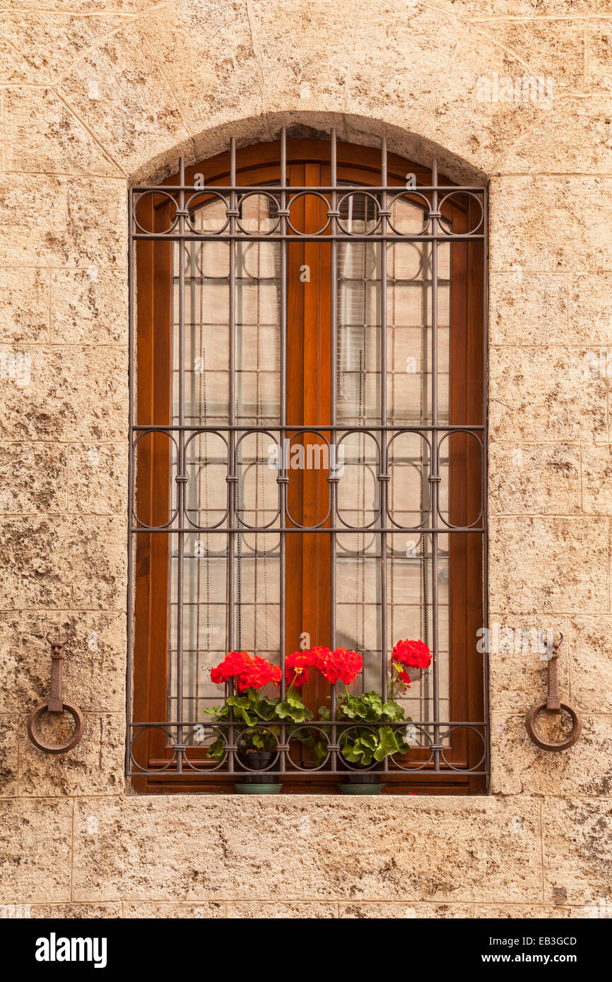 Italy window box hi-res stock photography and images - Alamy