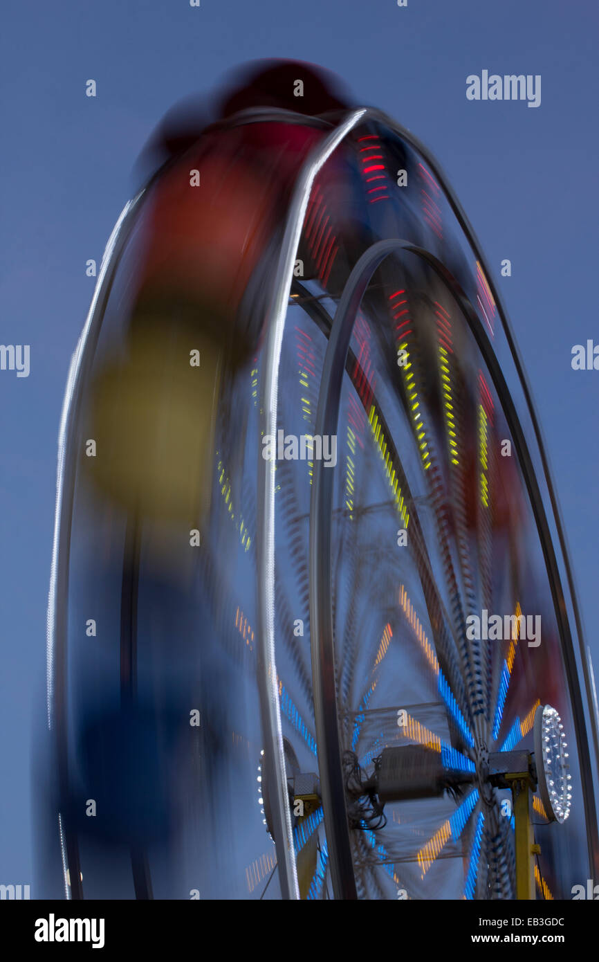 slow shutter speed on ferris wheel at state fair Stock Photo - Alamy