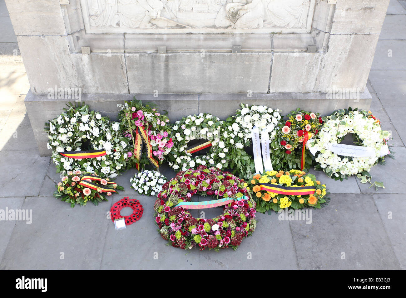 Memorial flower hi-res stock photography and images - Alamy