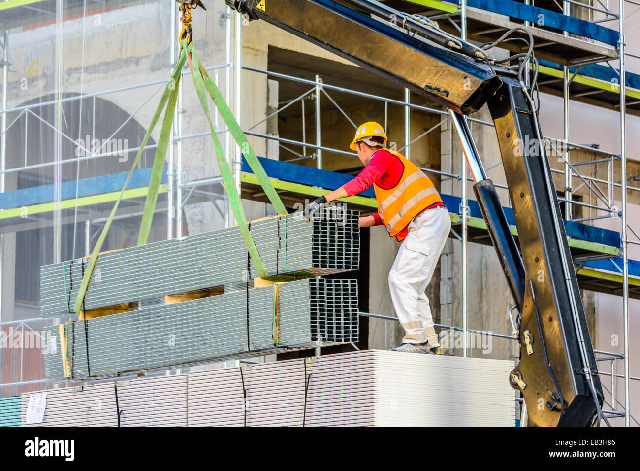 Construction worker working on hi-res stock photography and images - Alamy