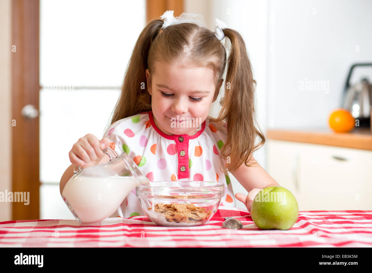 kid preparing corn flakes with milk Stock Photo - Alamy