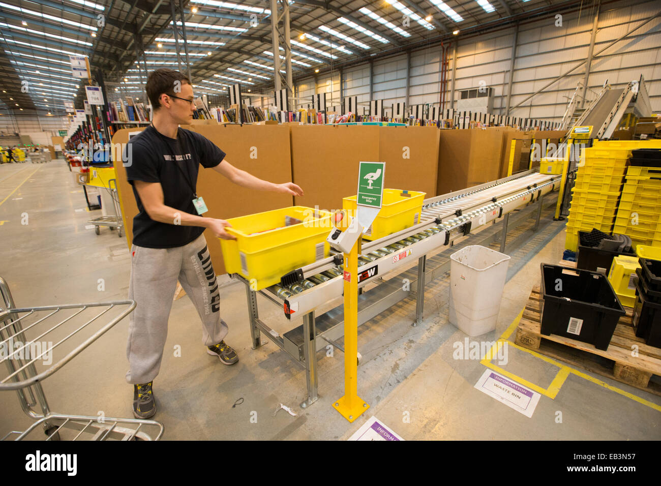 Staff at the amazon fulfilment centre hi-res stock photography and ...