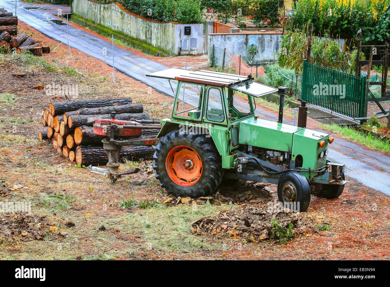 Timber tractor hi-res stock photography and images - Alamy