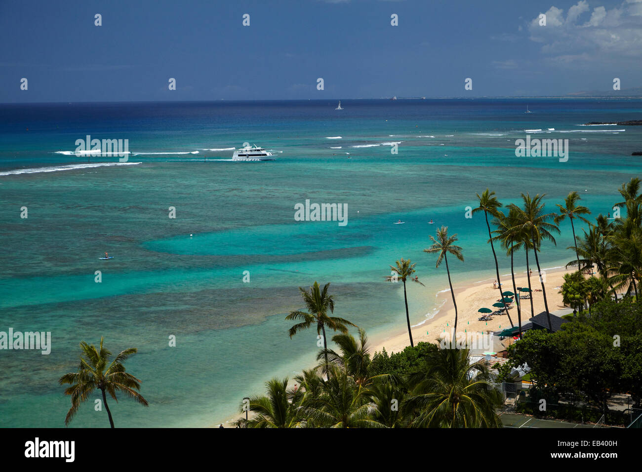 Fort DeRussy Beach and tourist boat, Waikiki, Honolulu, Oahu, Hawaii ...