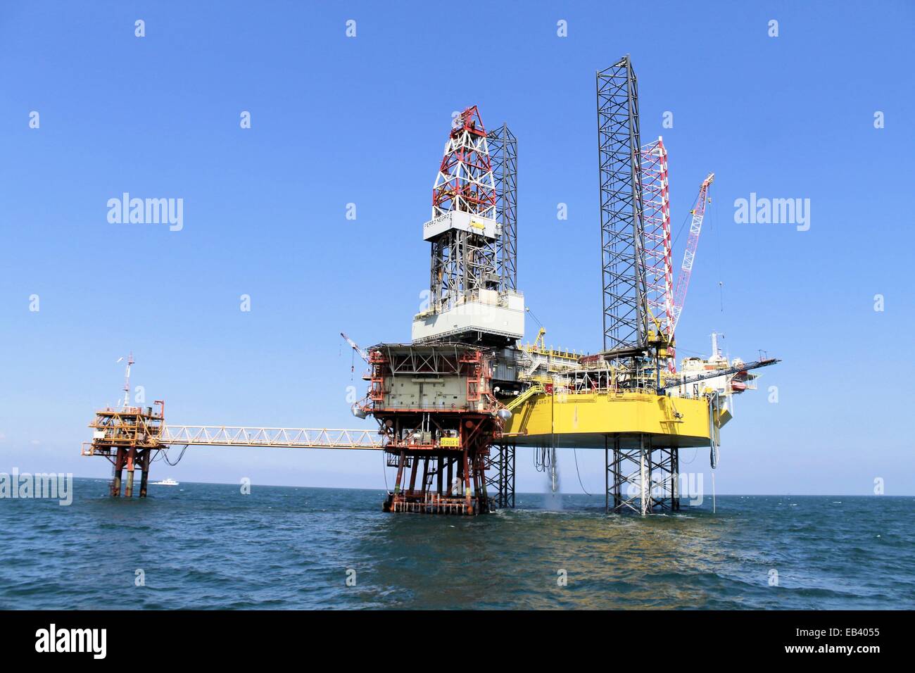Oil platform italy hi-res stock photography and images - Alamy