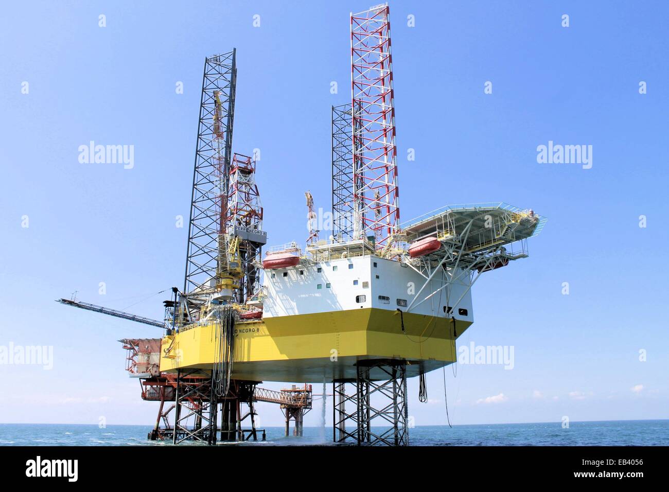 Oil platform italy hi-res stock photography and images - Alamy