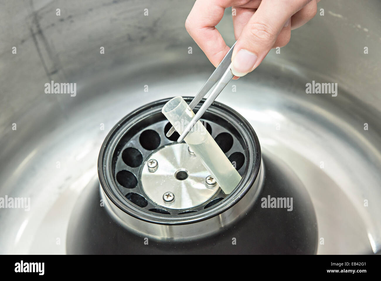 Centrifuge tube hi-res stock photography and images - Alamy