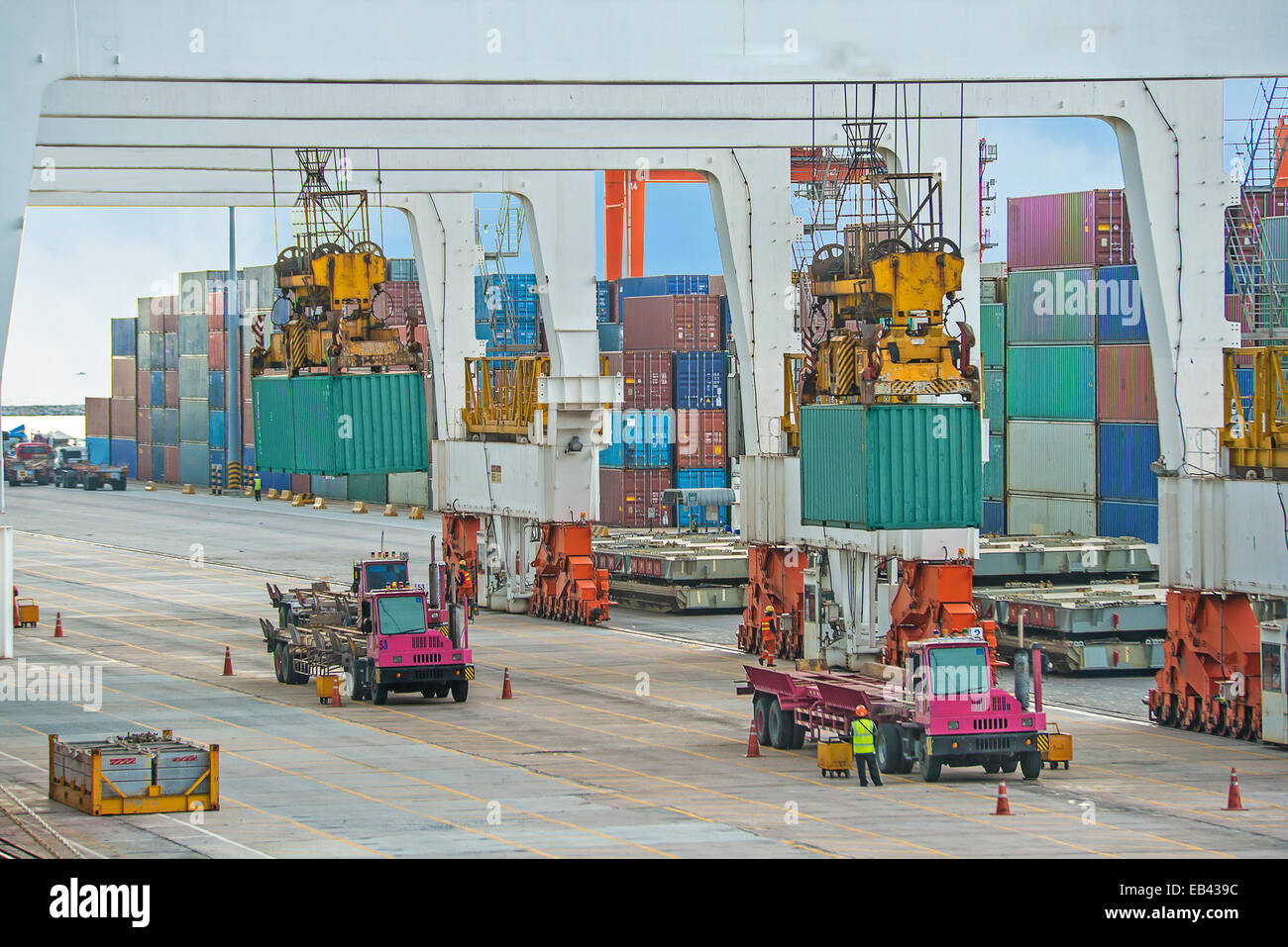 Intermodal shipping container hi-res stock photography and images - Alamy