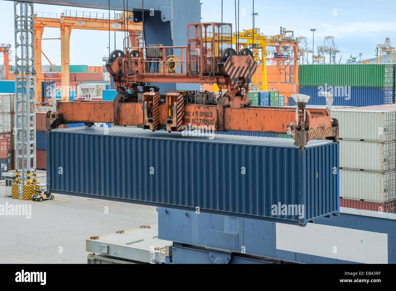 Cargo operation hi-res stock photography and images - Alamy