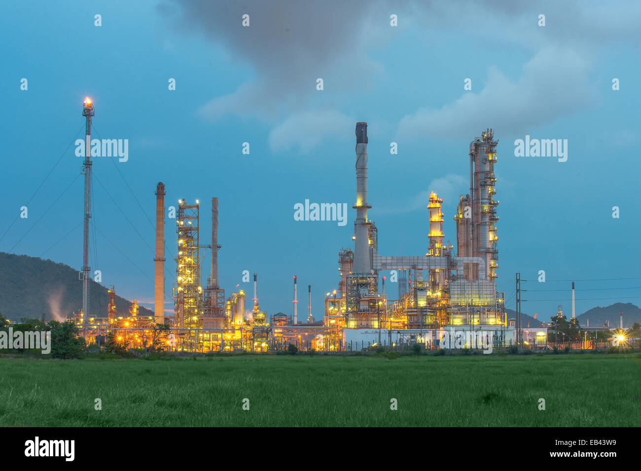 Steam pipe refinery hi-res stock photography and images - Alamy