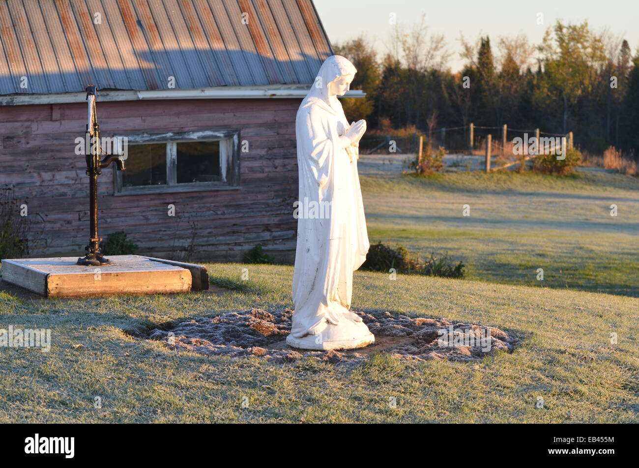 Shrine fence hi-res stock photography and images - Alamy